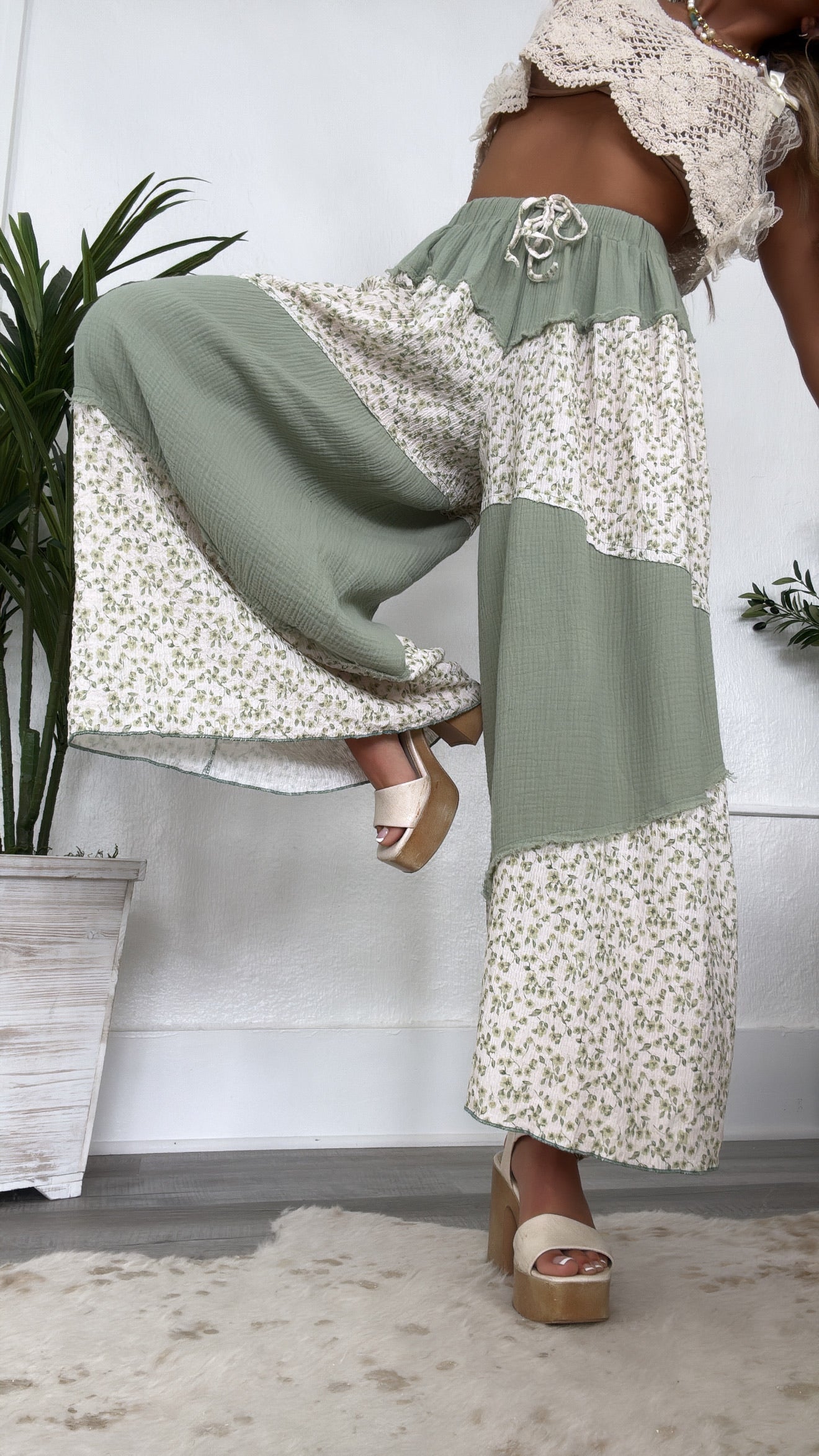 Ivy Oaks Floral Pant, Pistachio – Everyday Chic Boutique