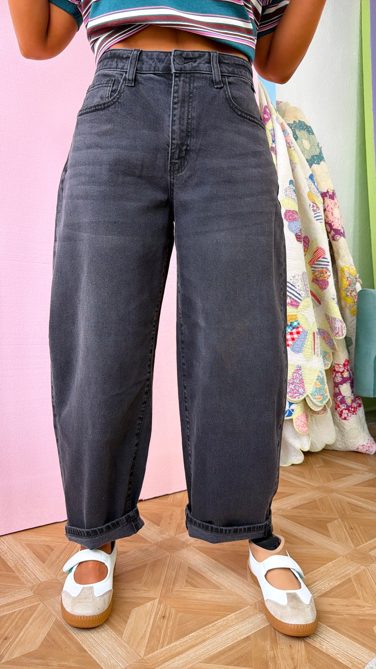 Urban Edge Barrel Jeans, Black Denim – Everyday Chic Boutique