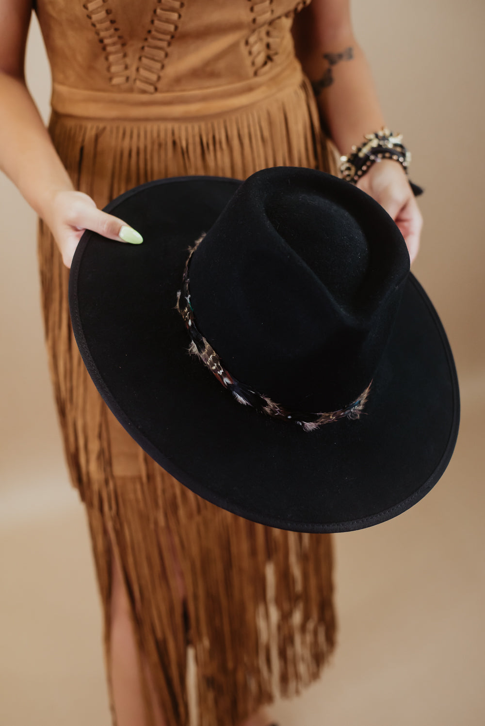 Nelson Feathered Hat, Black – Everyday Chic Boutique
